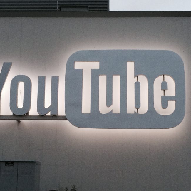 A Good Sign for YouTube | Oculus Light Studio